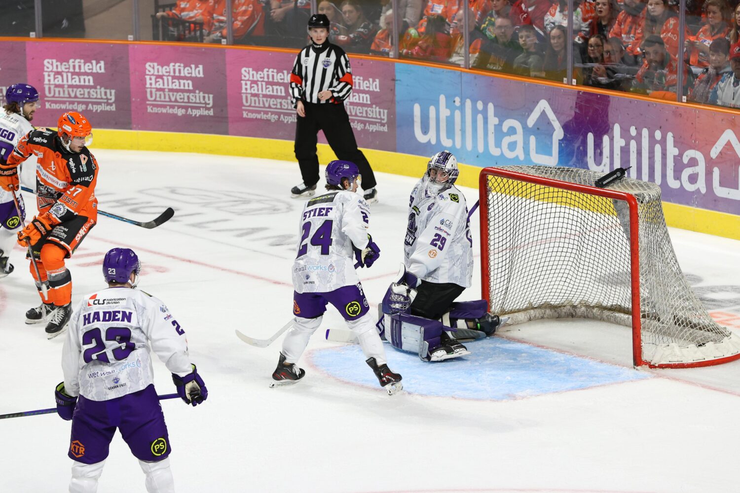 Record-Breaking Night for Robert Dowd as Steelers Power to 6-3 Victory ...
