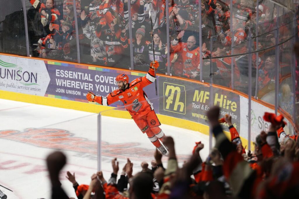 Feliz NaviDowd – Captain Seals Two Points For Record Breaking Crowd ...