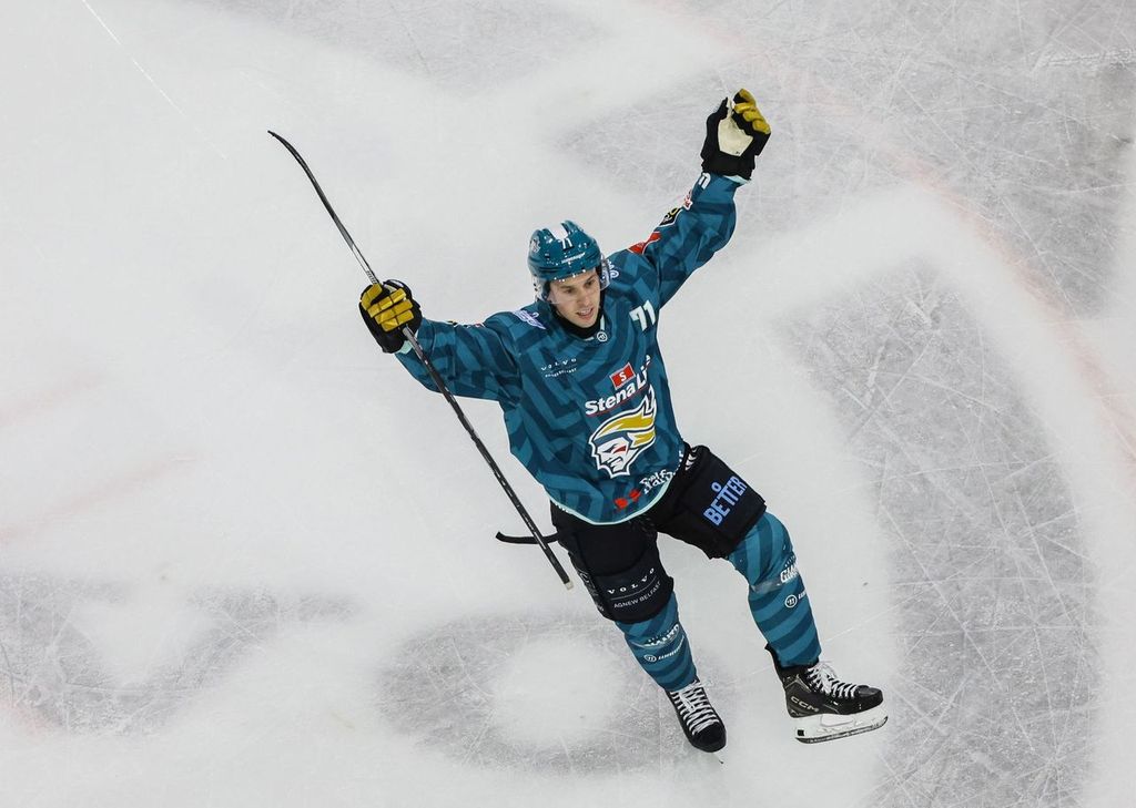 Steelers Show Early Promise but Giants Pull Clear in Belfast ...